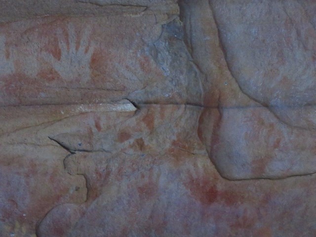 Glenbrook to Red Hands Cave (via Jellybean Pool) - Aussie Bushwalking